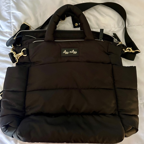 Itzy Ritzy | Bags | Itzy Ritzy Dream Convertible Diaper Bag Tote ...